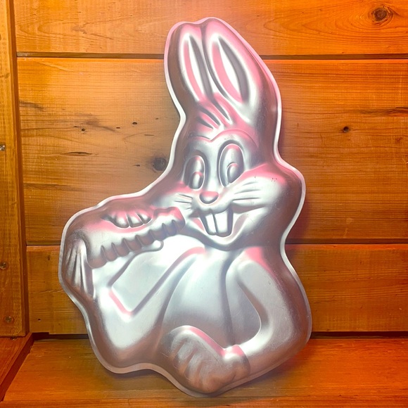 Wilton | Kitchen | Vintage 978 Wilton Bugs Bunny Cake Pan | Poshmark